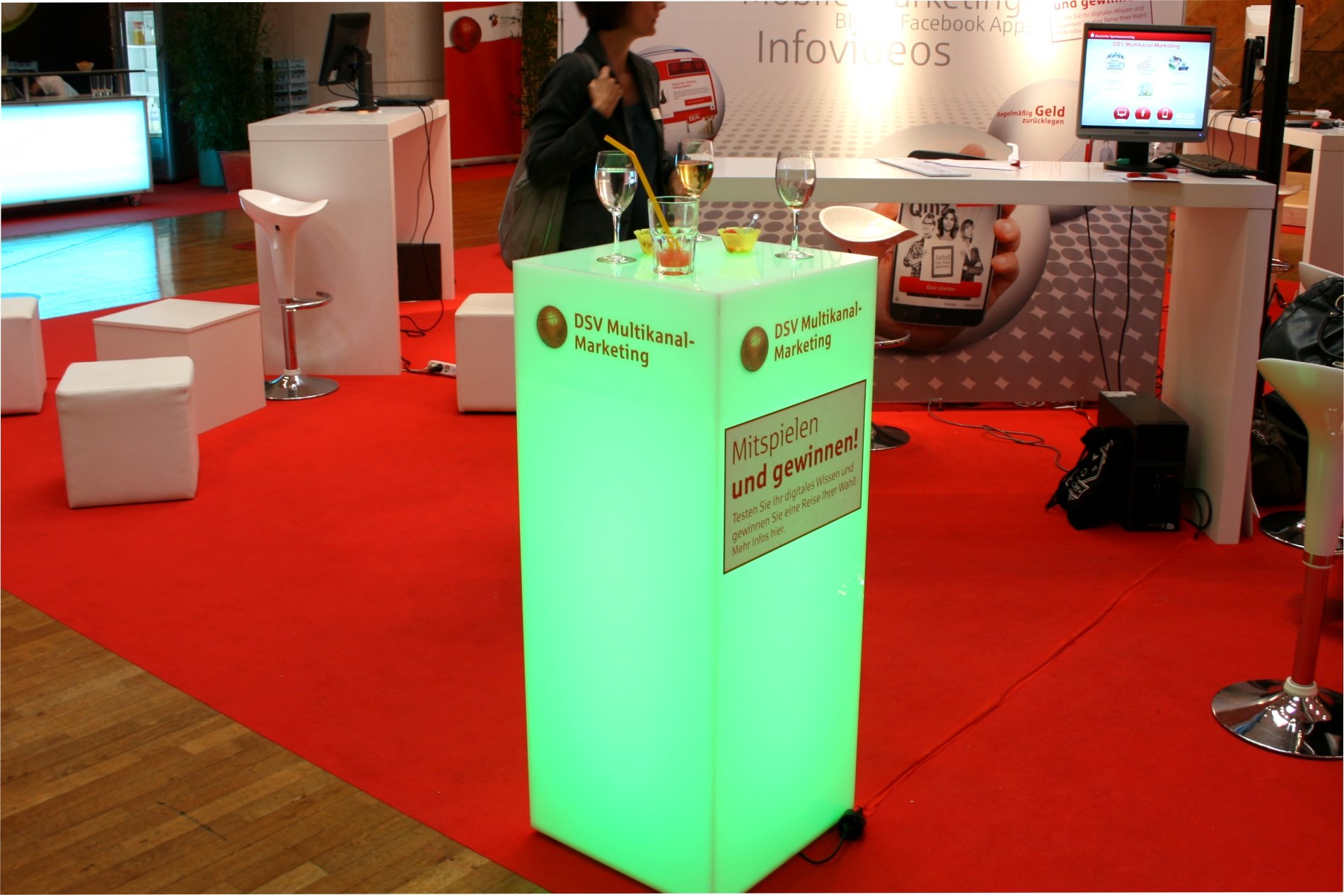 Lounge-Mietmöbel | Stehtisch für Events und Messen mieten