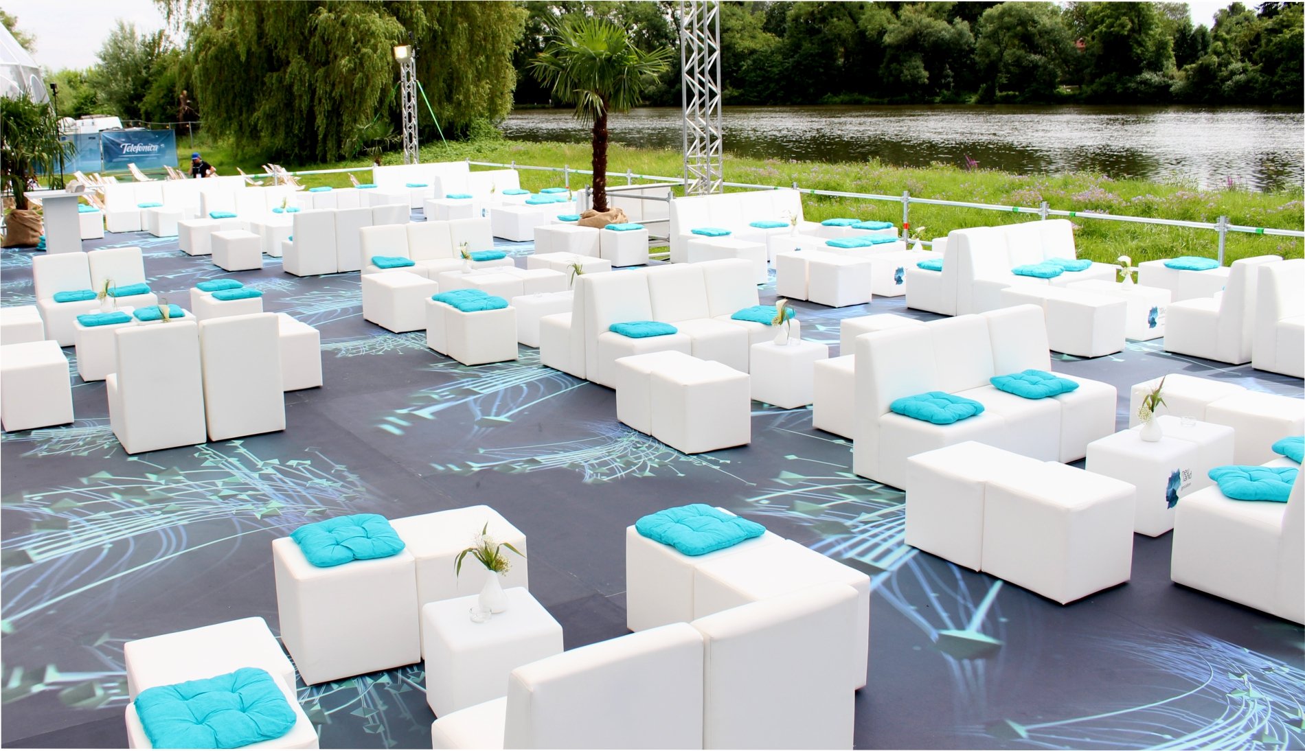 White Lounge | Weiße Loungemöbel für besondere Events mieten